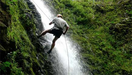 AdventureInHawaii.com | Waterfall Rappelling - AdventureInHawaii.com
